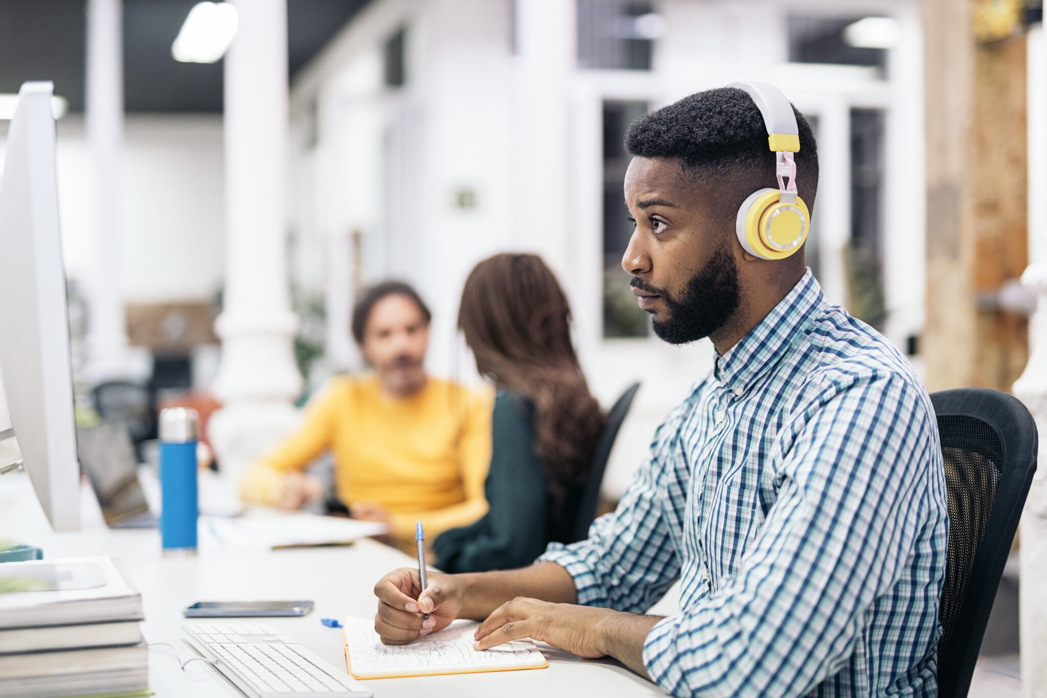 Transform Your Cubicle with Cutting-Edge Technology and Gadgets - Fastcubes
